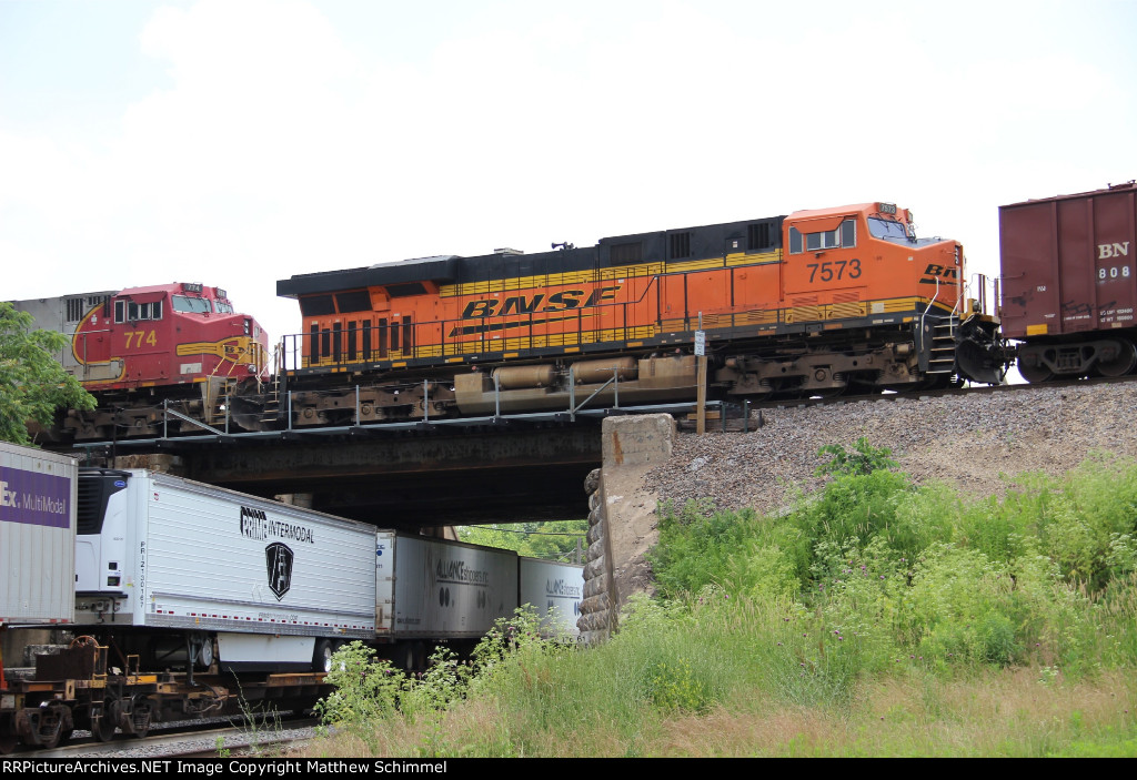 BNSF 7573